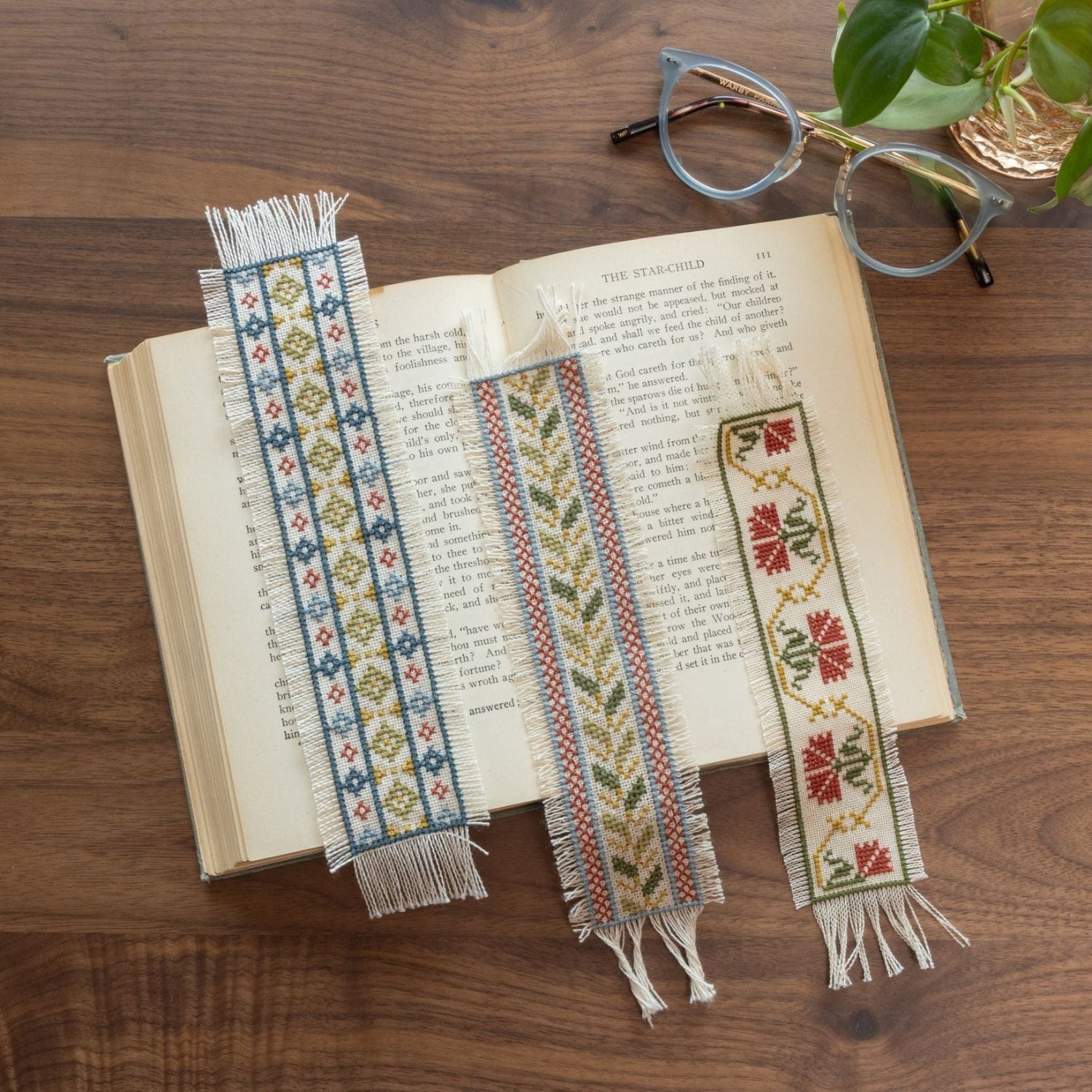 Folk Fabric Sampler Ivory - Avlea Folk Embroidery – Stitchin' Post
